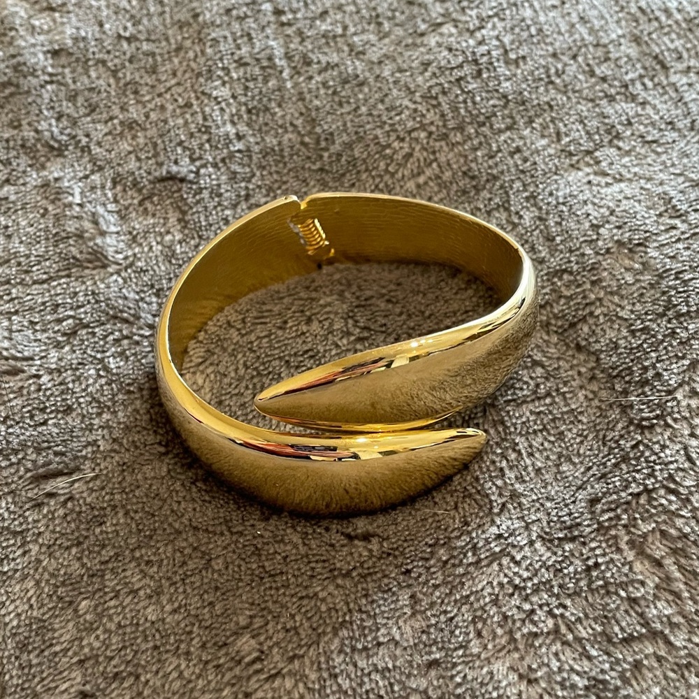 Vintage Hinged Gold Bracelet - Gem